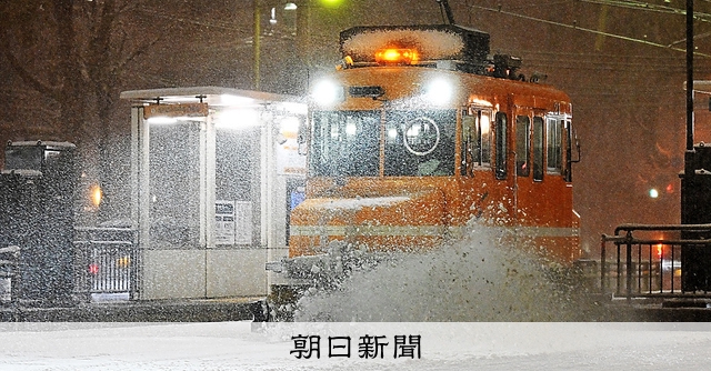 今季初、ササラ電車が発進 札幌市中心部：朝日新聞