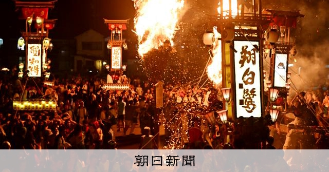 能登の夏が始まった 巨大な灯籠舞うキリコ祭りの先駆け「あばれ祭」 [石川県] [能登半島地震]：朝日新聞