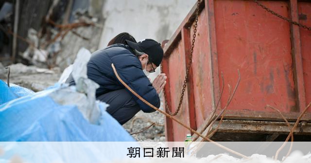 【写真まとめ】能登半島地震1年 犠牲者悼む正月、それぞれの新年 [石川県] [能登半島地震]：朝日新聞