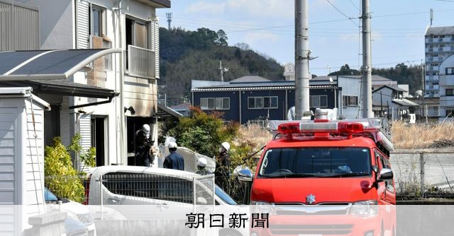 高知市で住宅火災 2人死亡 1人心肺停止状態 [高知県]：朝日新聞