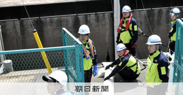 かつて2度の台風被害 内水氾濫に備え、排水ポンプ車実動訓練 埼玉 [埼玉県]：朝日新聞